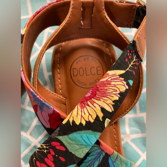 Dolce by Mojo Moxy | Shoes | Today5nwotdolce Mojo Moxy Floral Tropical ...